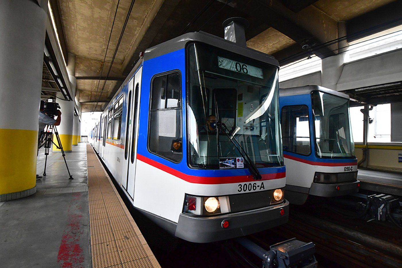 Free rides for women on MRT, LRT-2 on International Women's Day | ABS ...