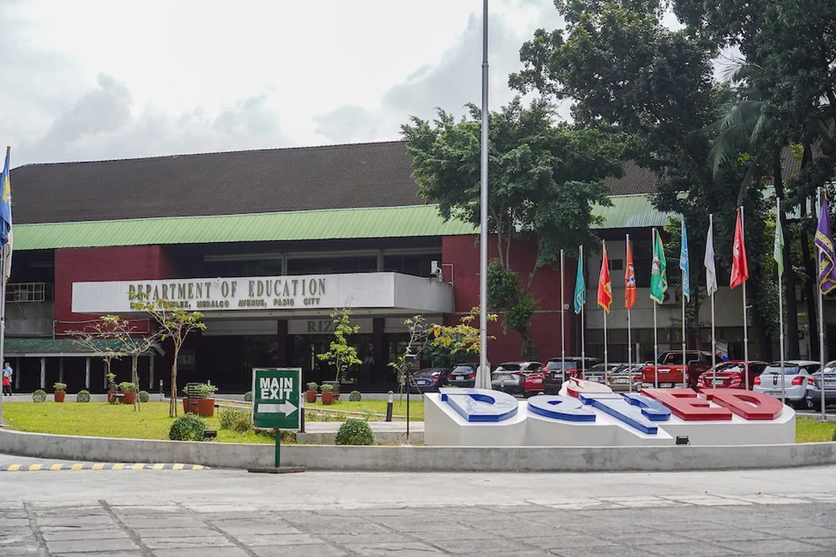 DepEd to renew, hire some 7K admin support staff | ABS-CBN News