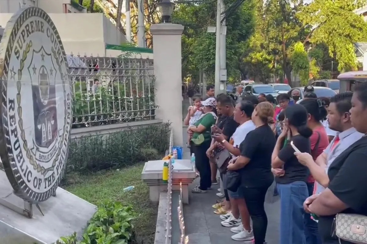 Duterte supporters hold prayer vigil at Supreme Court | ABS-CBN News