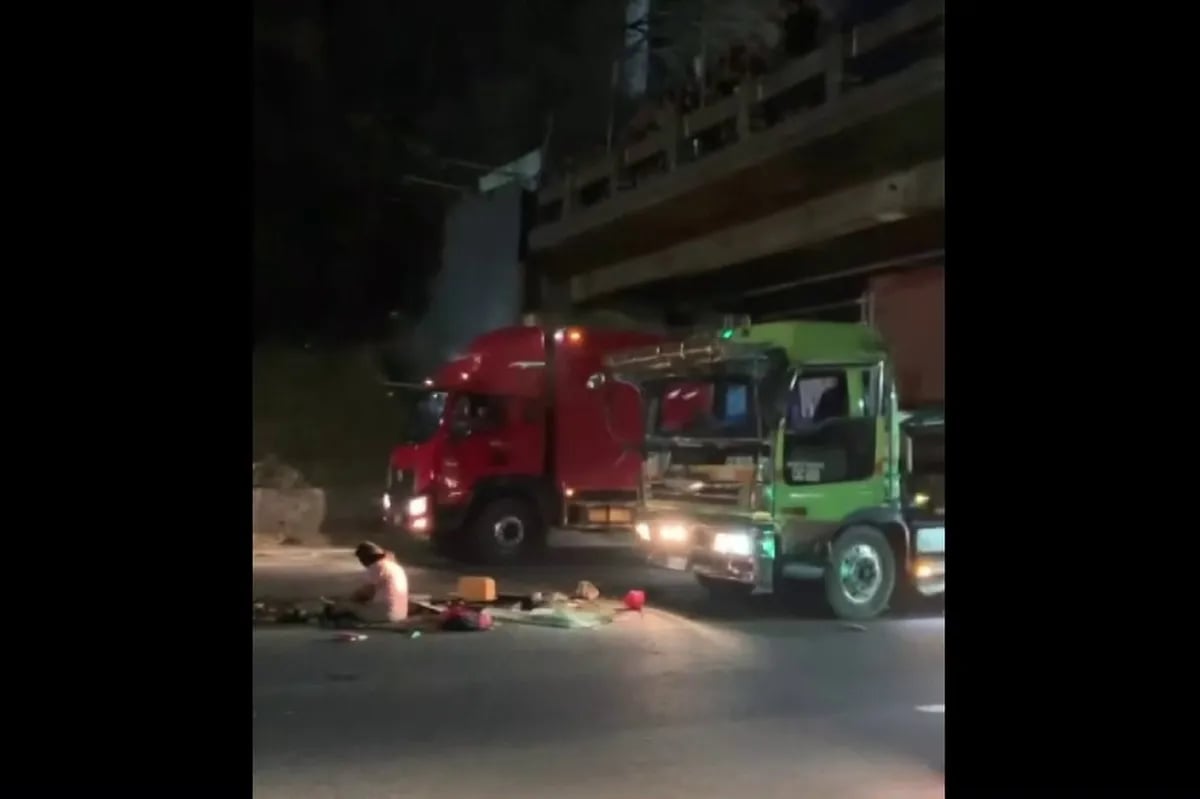 Matinding trapik sa NLEX; 2 truck sa Marilao Bridge sumabit | ABS-CBN News Matinding trapik sa NLEX; 2 truck sa Marilao Bridge sumabit | ABS-CBN News