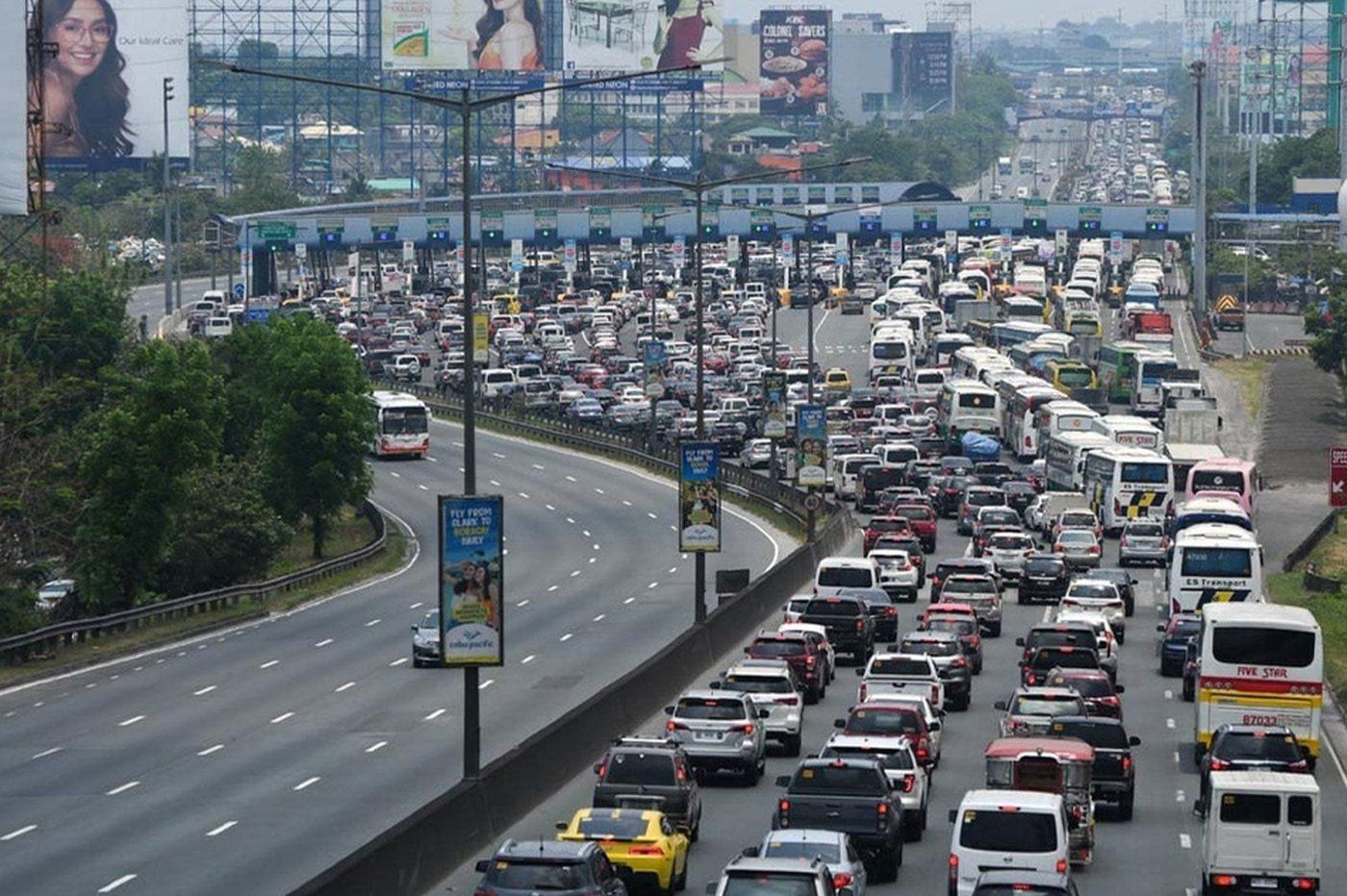 NLEX: Vertical steel support installed on Marilao Interchange Bridge ...