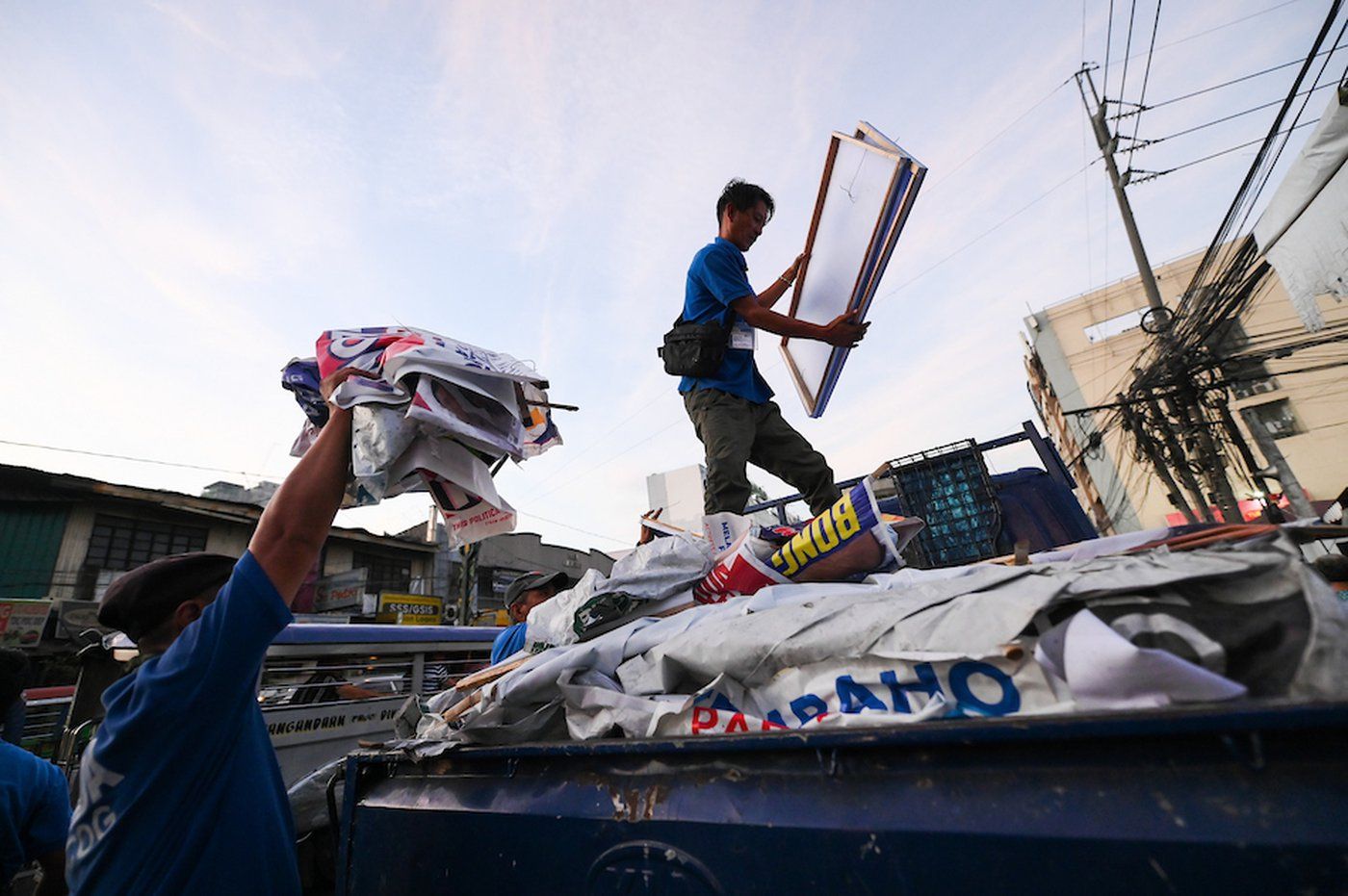 TV PATROL: Tone-toneladang illegal campaign posters binaklas | ABS-CBN News TV PATROL: Tone-toneladang illegal campaign posters binaklas | ABS-CBN News