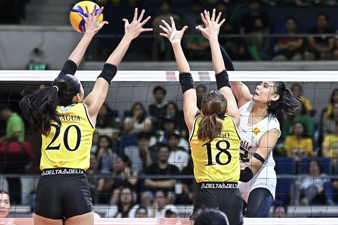 UAAP: La Salle outlasts UST in 5-set epic behind Canino, Laput’s heroics | ABS-CBN Sports