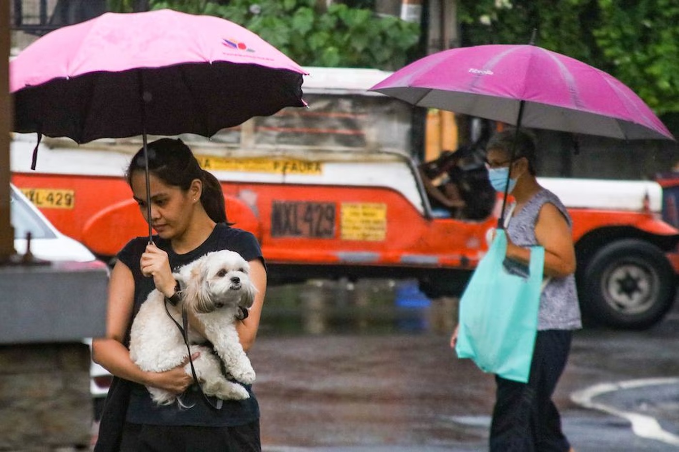 TV PATROL: Easterlies at ITCZ magpapaulan sa ilang bahagi ng bansa | ABS-CBN News