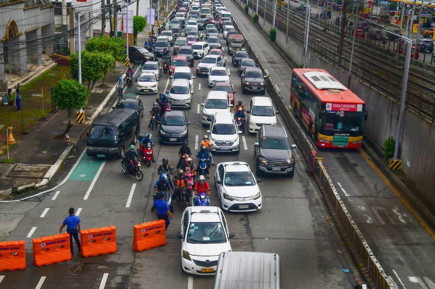 MMDA to deploy 2,500 personnel for Holy Week | ABS-CBN News