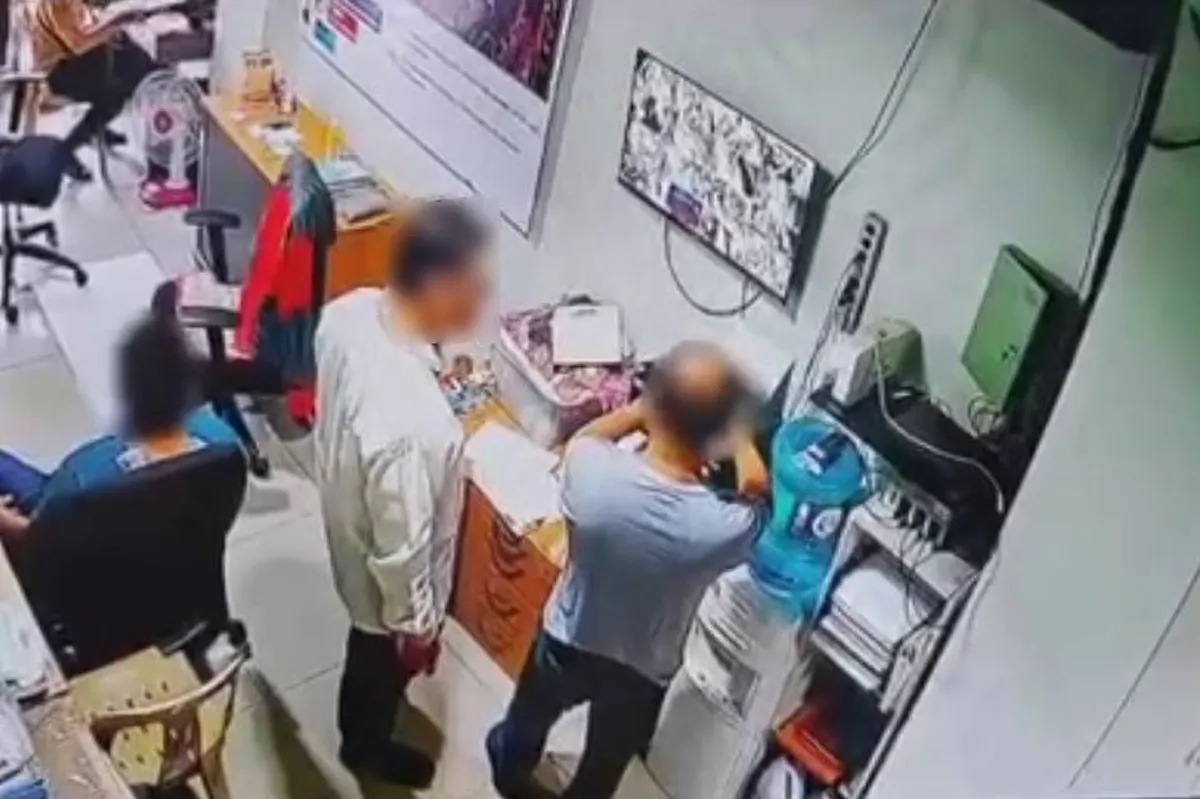 Nagpanggap na pari at nagnakaw ng cellphone sa Maynila, huli sa CCTV | ABS-CBN News