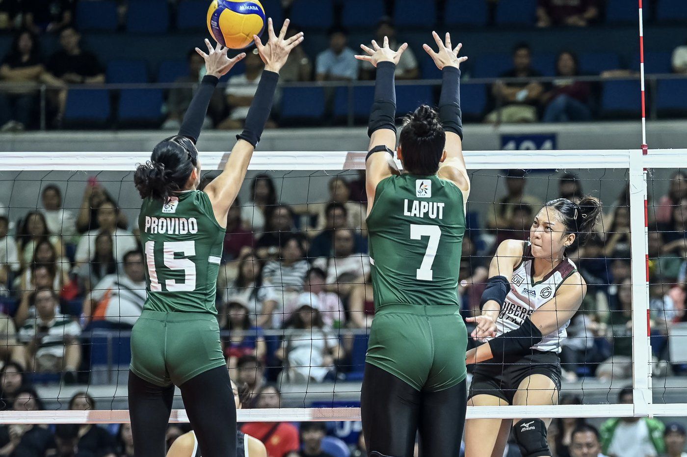 UAAP: UP stays alive in Final 4 race after outlasting La Salle in 5 ...