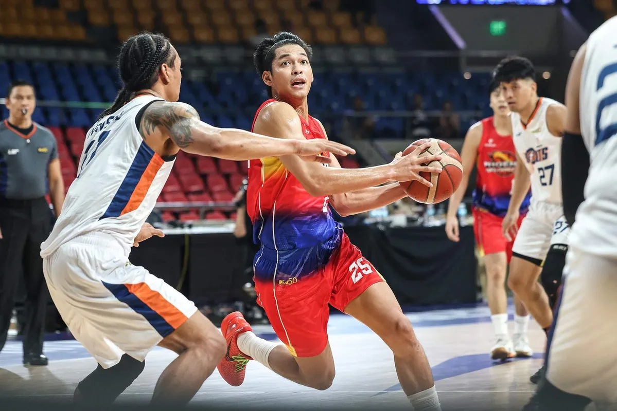 PBA: Phoenix takes down Meralco for first win; Converge routs Blackwater | ABS-CBN Sports