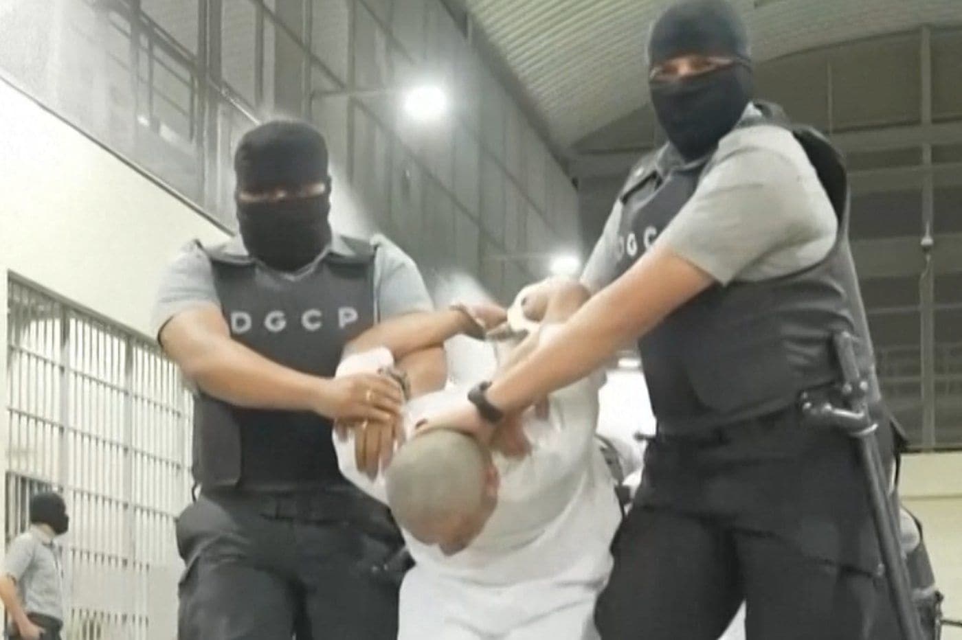 US deports ten alleged gang members to El Salvador, ahead of Bukele's ...
