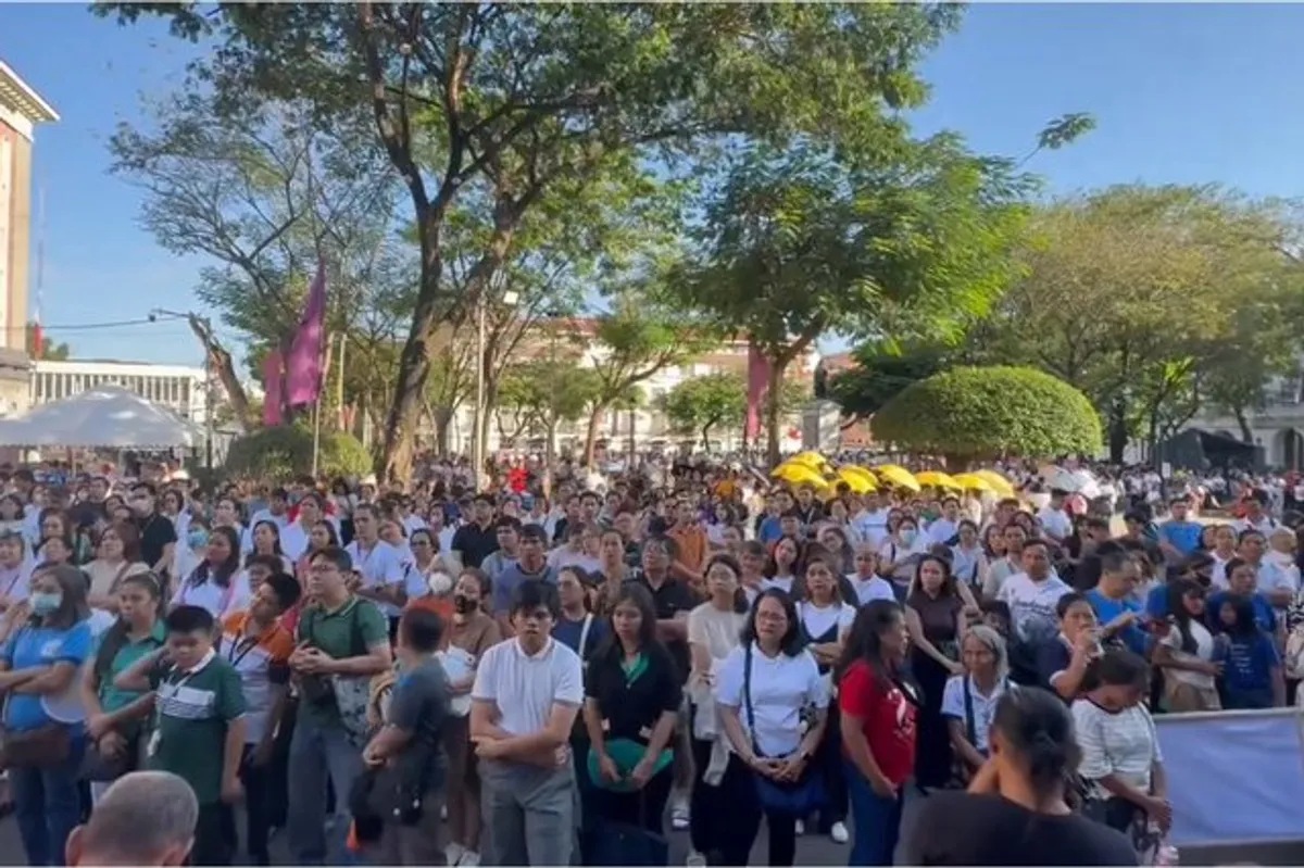 Manila Cathedral packed with churchgoers for Chrism Mass | ABS-CBN News