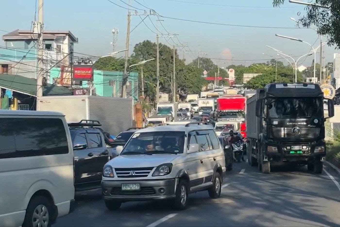 Maundy Thursday: Heavy traffic along Mindanao Ave. due to road reblocking | ABS-CBN News