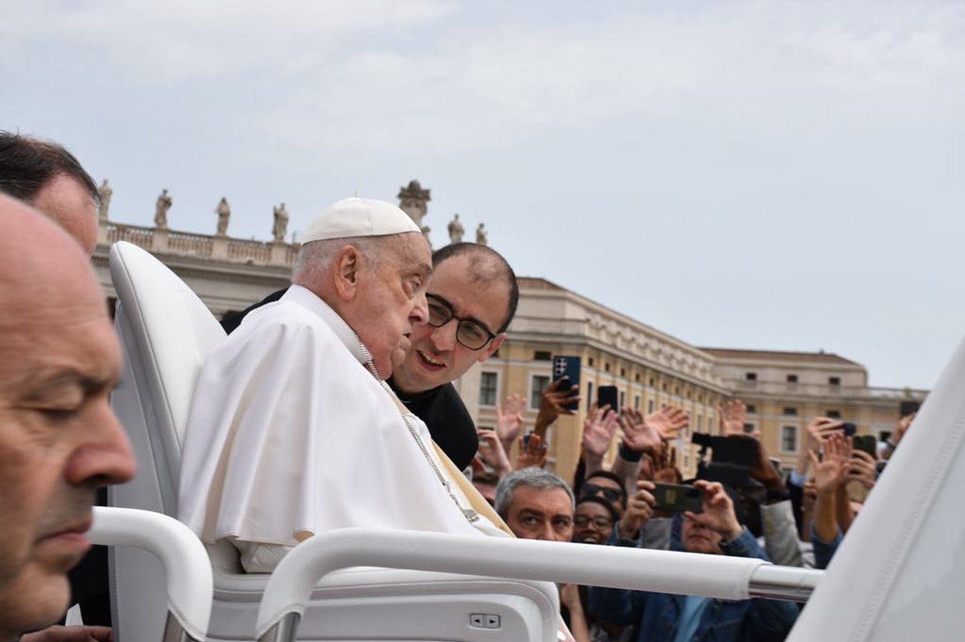 Turistang Pinoy, nakadalo sa huling Easter Sunday Mass ni Pope Francis | ABS-CBN News