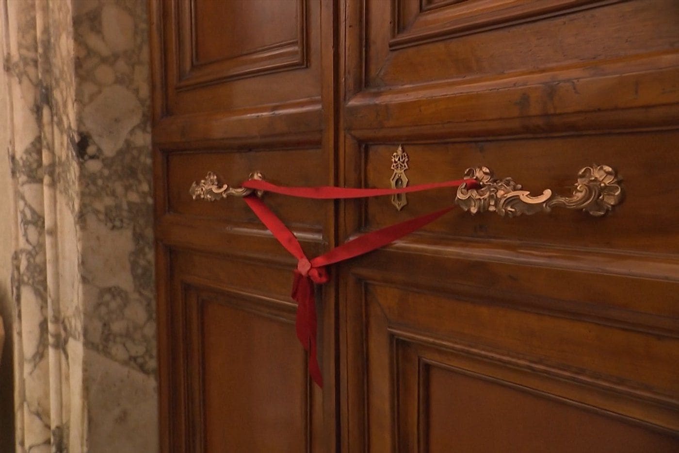 Camerlengo locks and seals Pope Francis' personal residence | ABS-CBN News