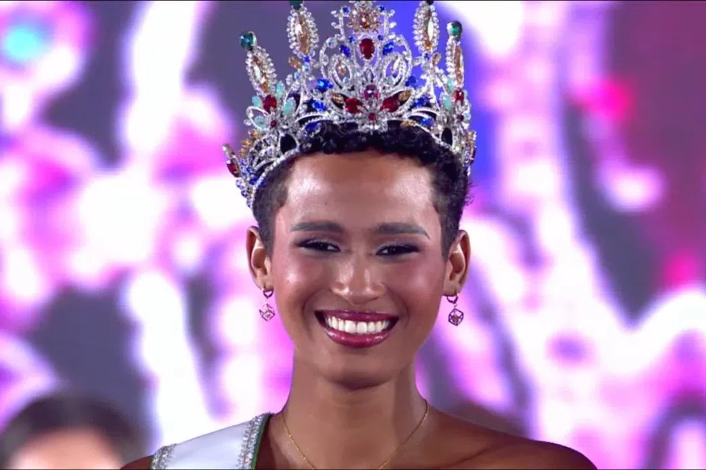 Catriona Gray, other beauty queens congratulate Alexie Brooks on Miss ...