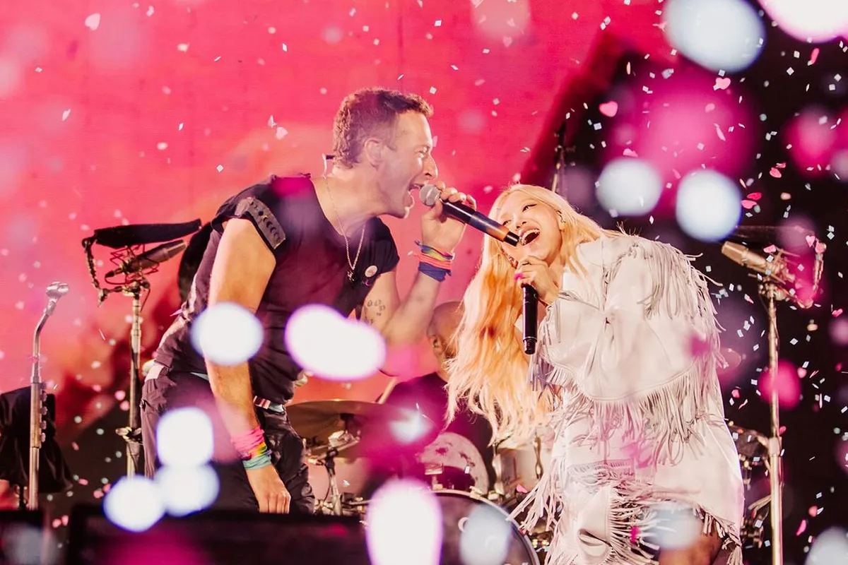 BLACKPINK Rosé performs ‘APT.’ with Coldplay in Korea | ABS-CBN ...