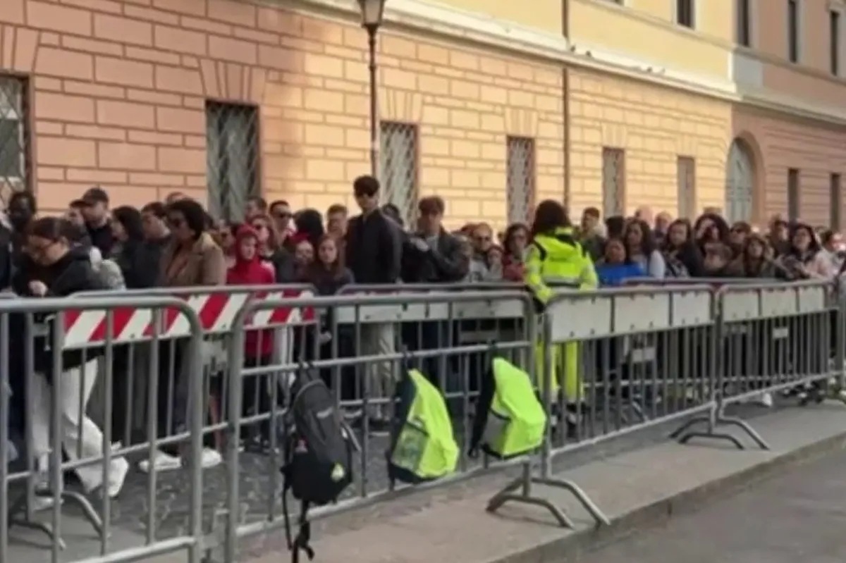 TV PATROL: Pila sa public viewing ng labi ni Pope Francis kilo ...