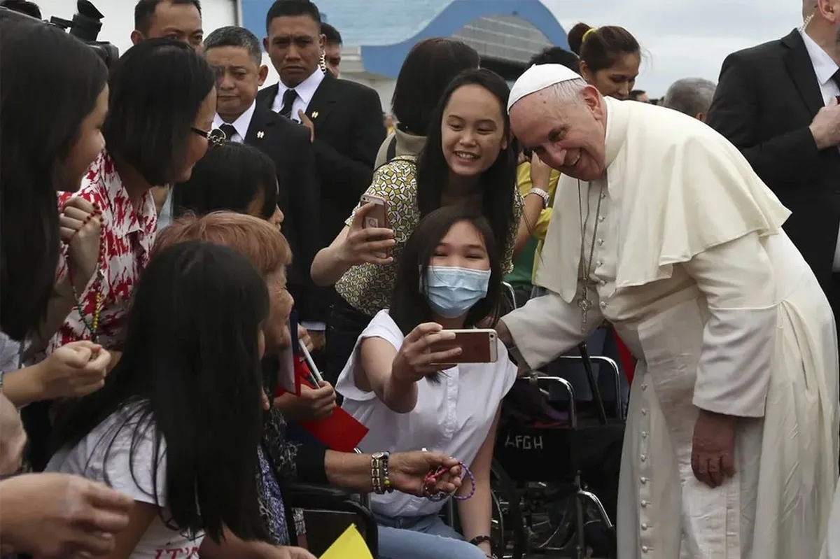 Young Filipinos mourn death of 'Lolo Kiko', recount how late Pope ...