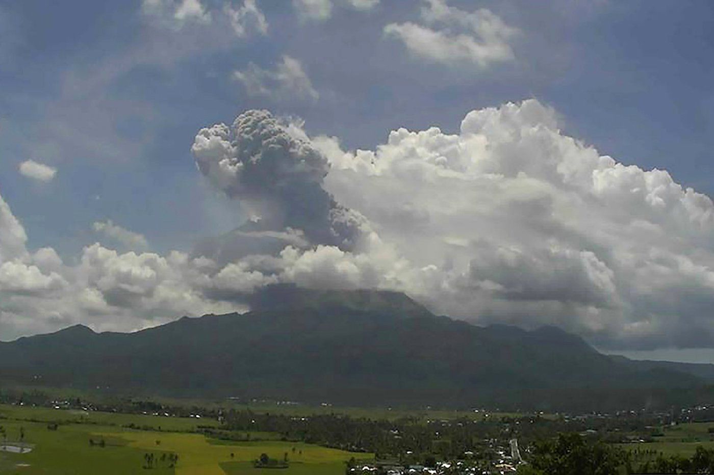 No more ash but smoke seen anew from Mt. Bulusan | ABS-CBN News
