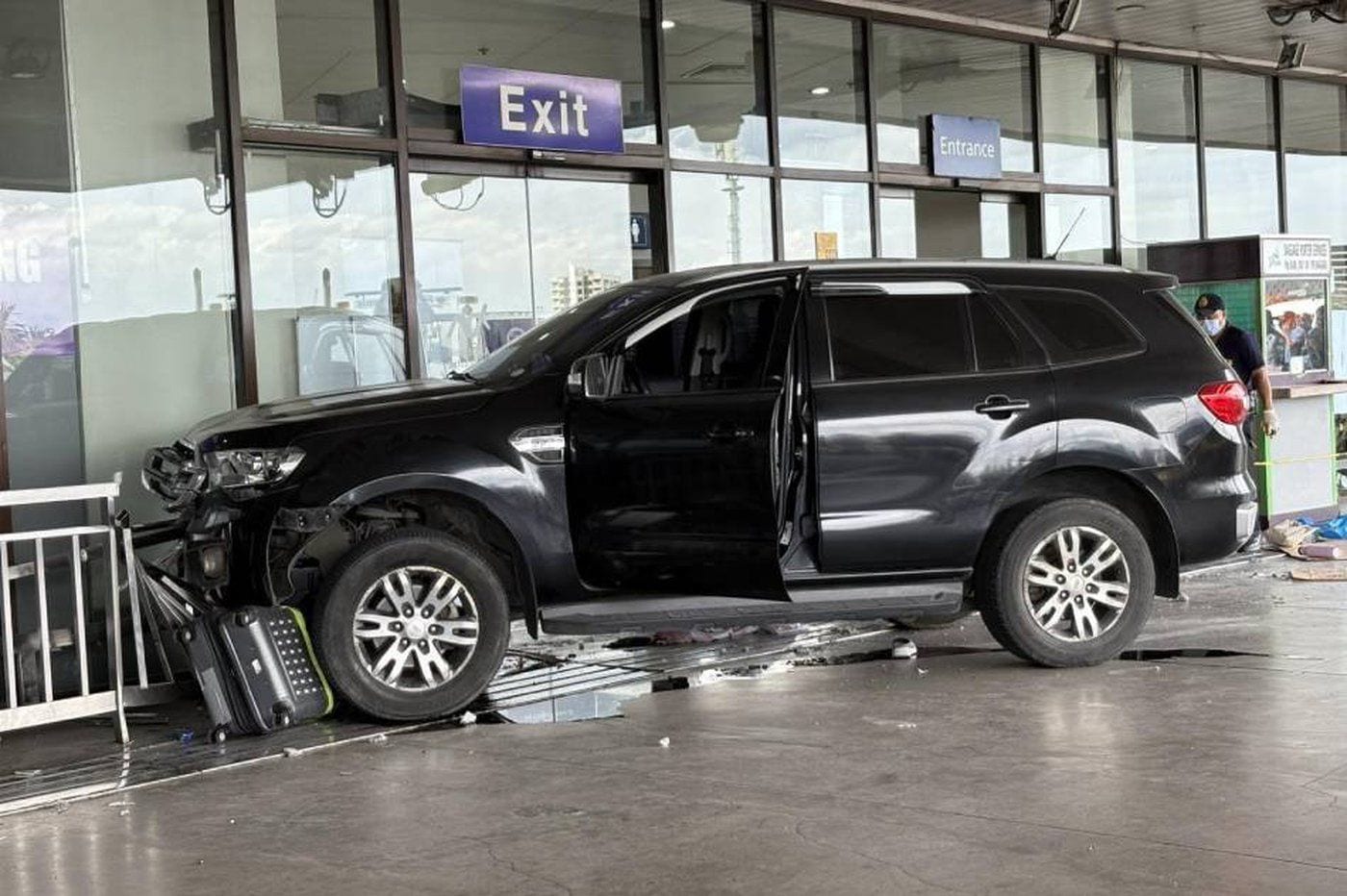 Car crash at NAIA Terminal 1 departure area leaves 2 dead | ABS-CBN News
