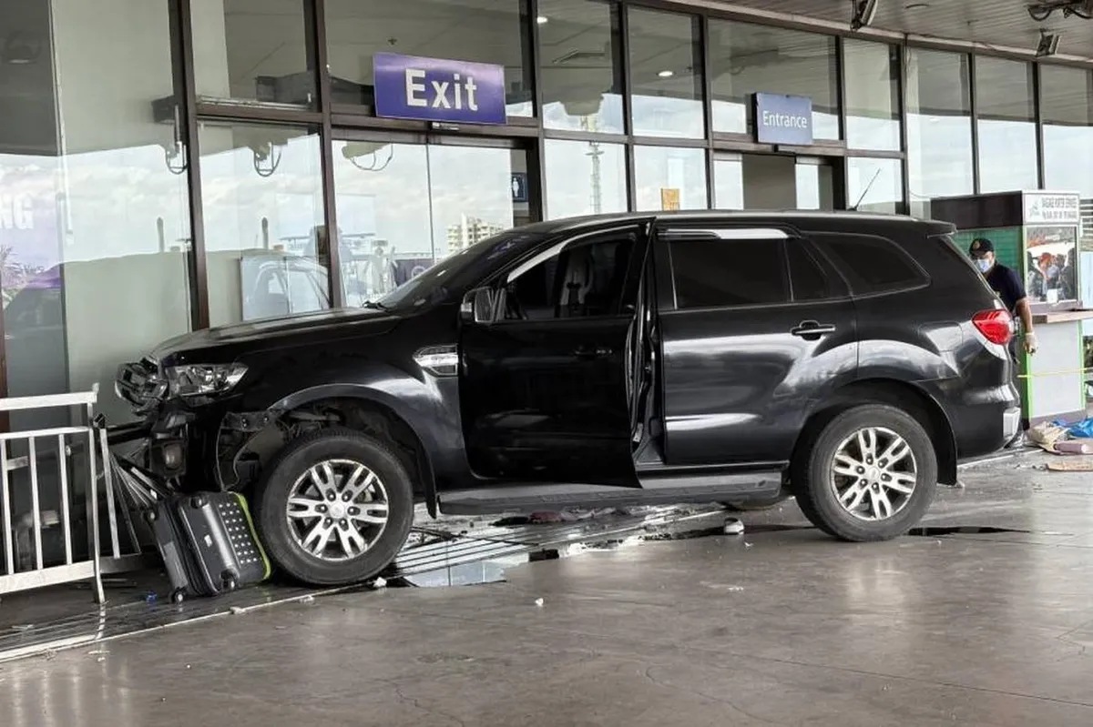 Car crash at NAIA Terminal 1 departure area leaves 2 dead | ABS-CBN News