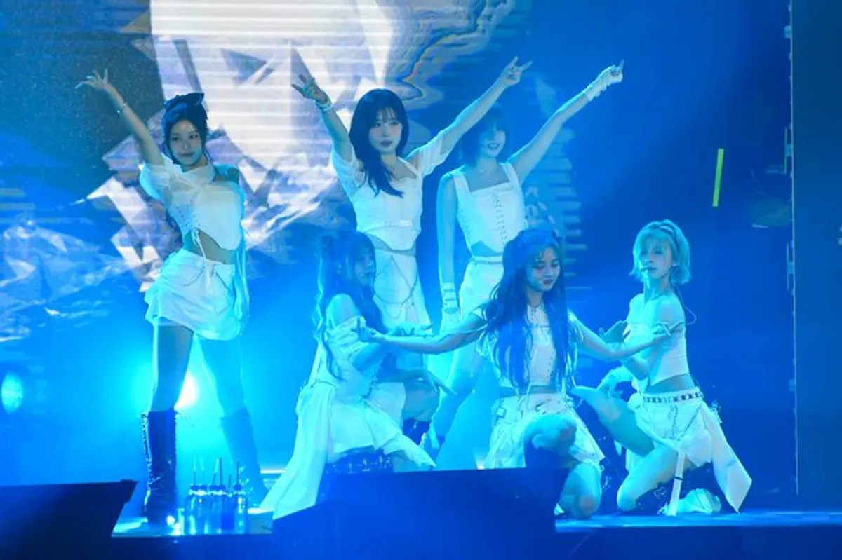 Energetic crowd powers K-pop group NMIXX in 2nd Manila show | ABS-CBN ...
