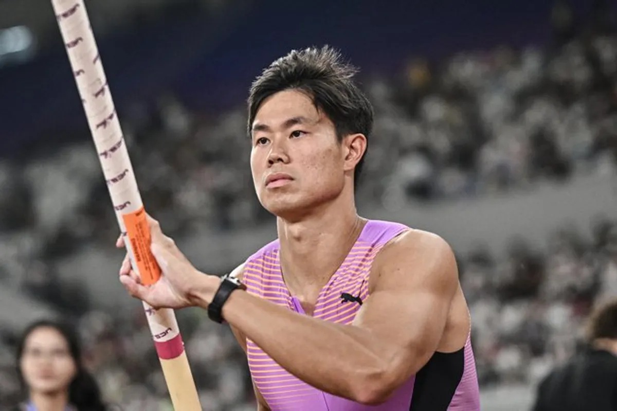 EJ Obiena overcomes rain to rule first-ever PATAFA Pole Vault Challenge ...
