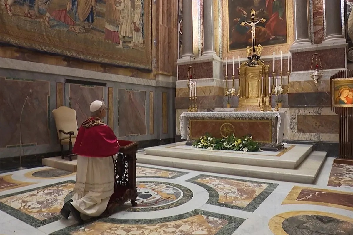 Pope Leo XIV prays after being elected | ABS-CBN News