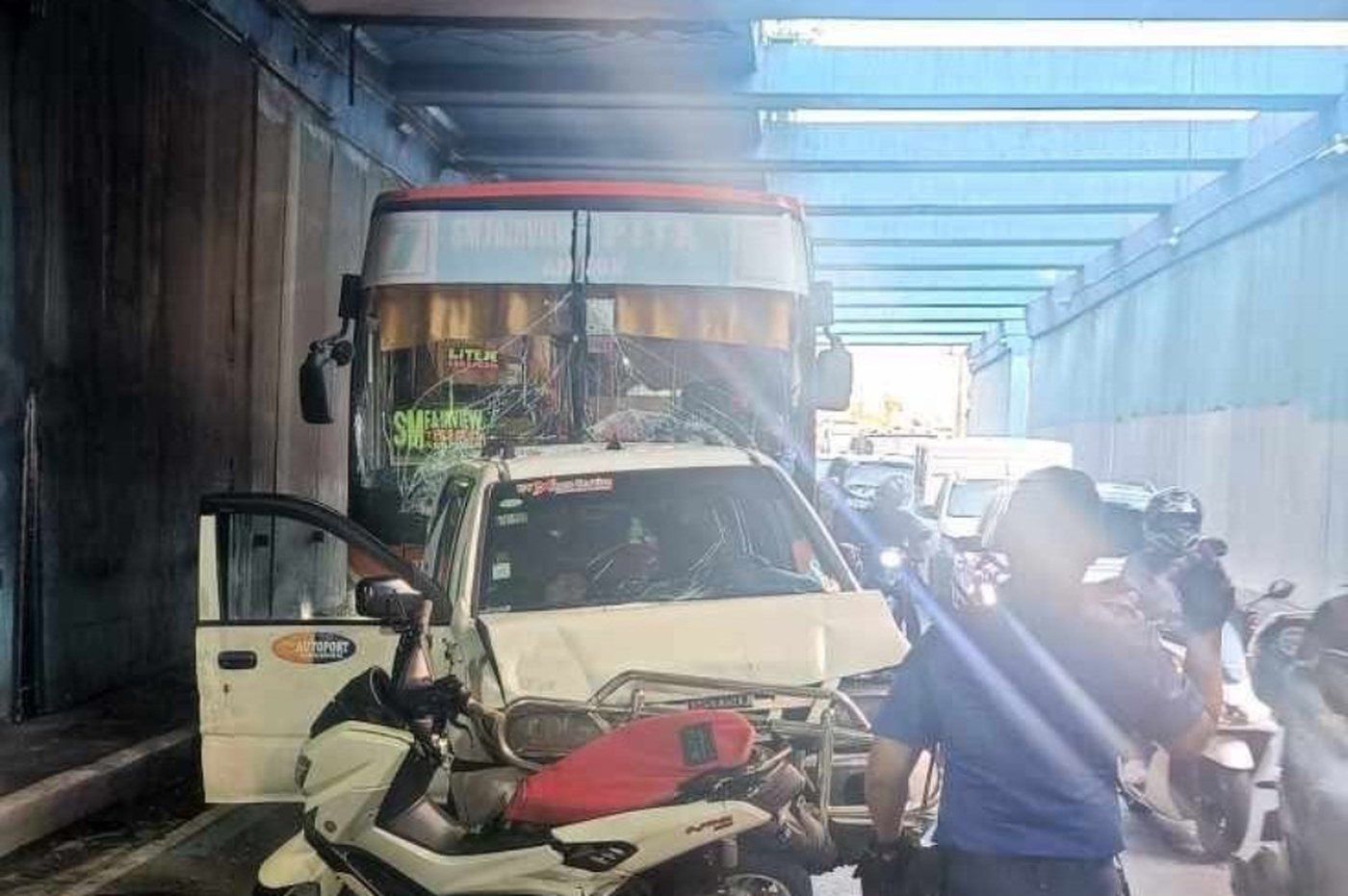 QC cop, 5 others hurt in Quezon Avenue crash | ABS-CBN News