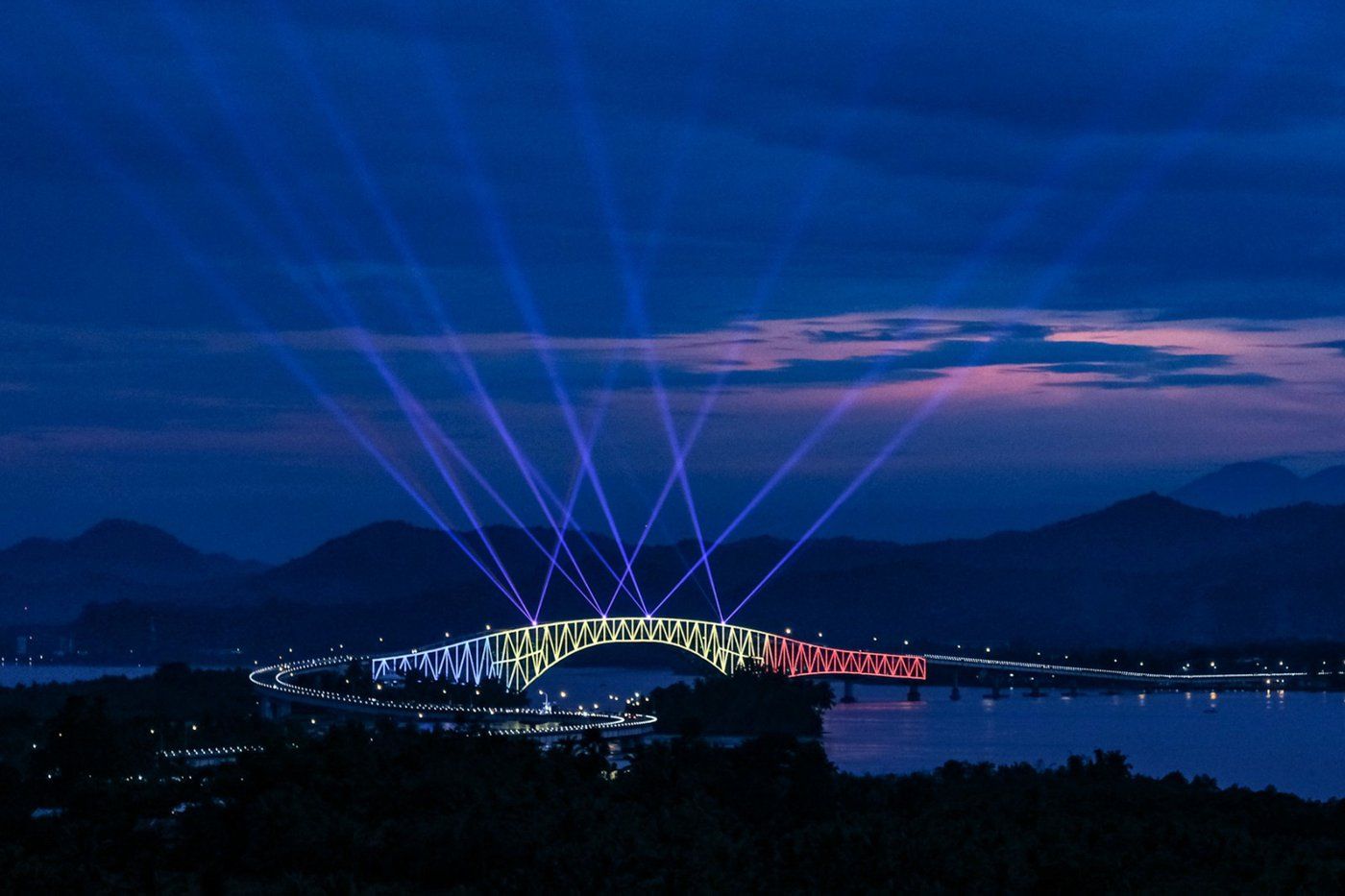 Palace zeroes in on San Juanico Bridge rehab; DPWH to deploy shuttle buses | ABS-CBN News