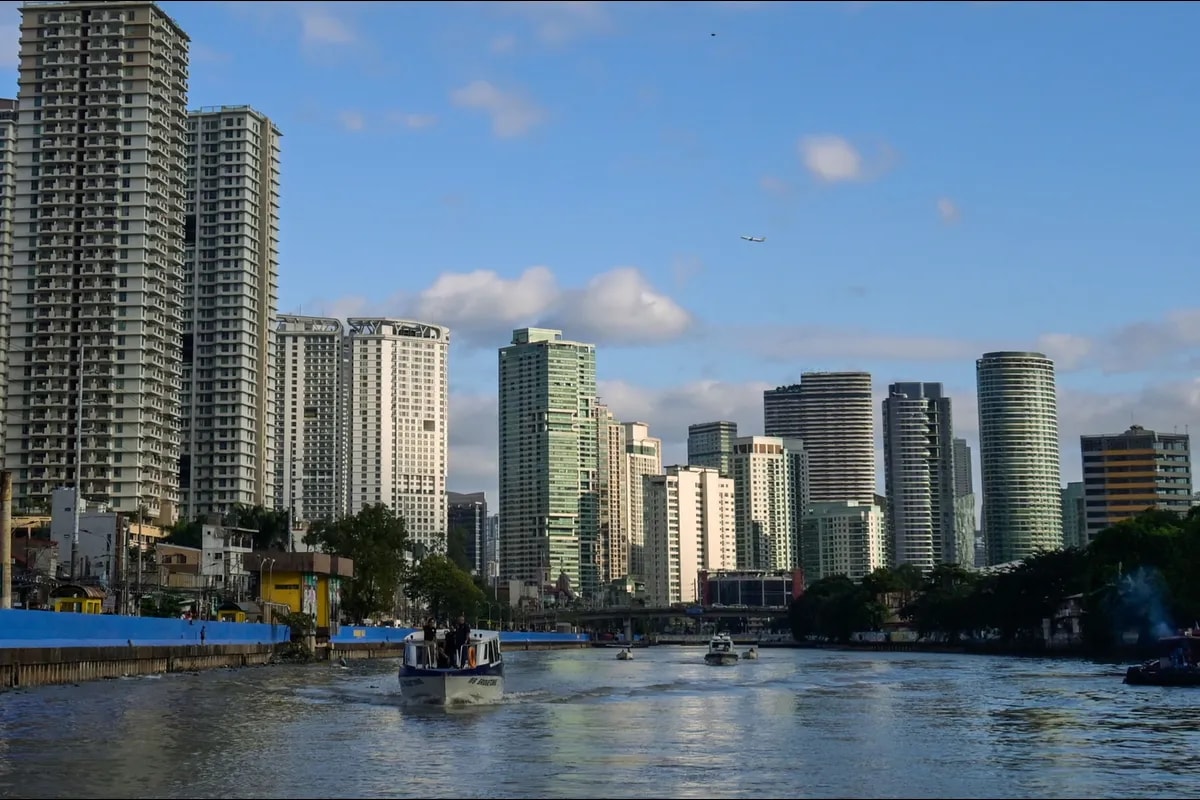 MMDA, Pasig officials call on Filipinos to throw trash properly to ...