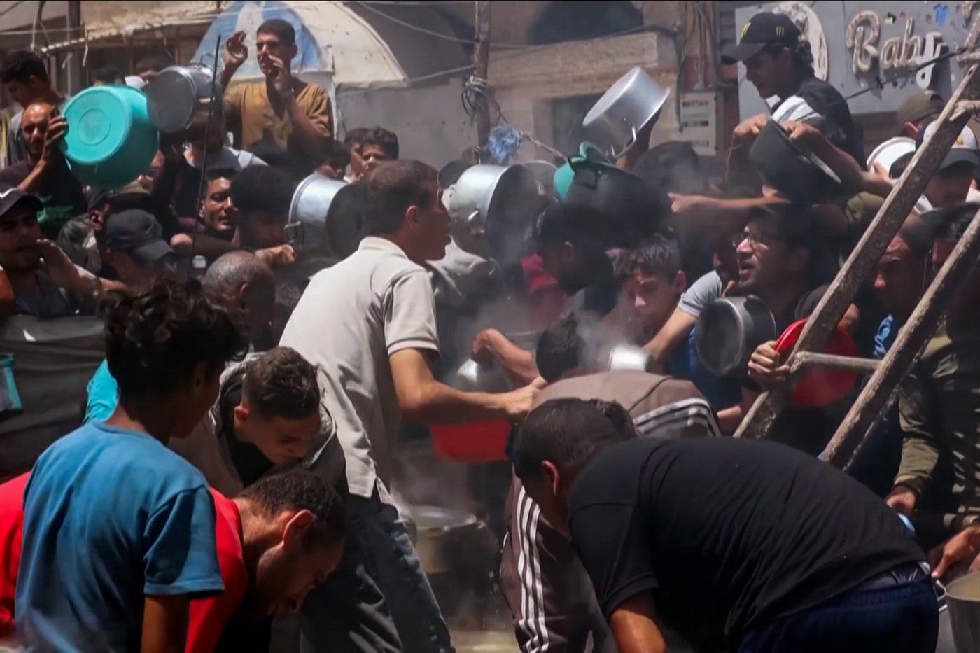 Starving Gaza children queue for hours for food, as pressure mounts on ...