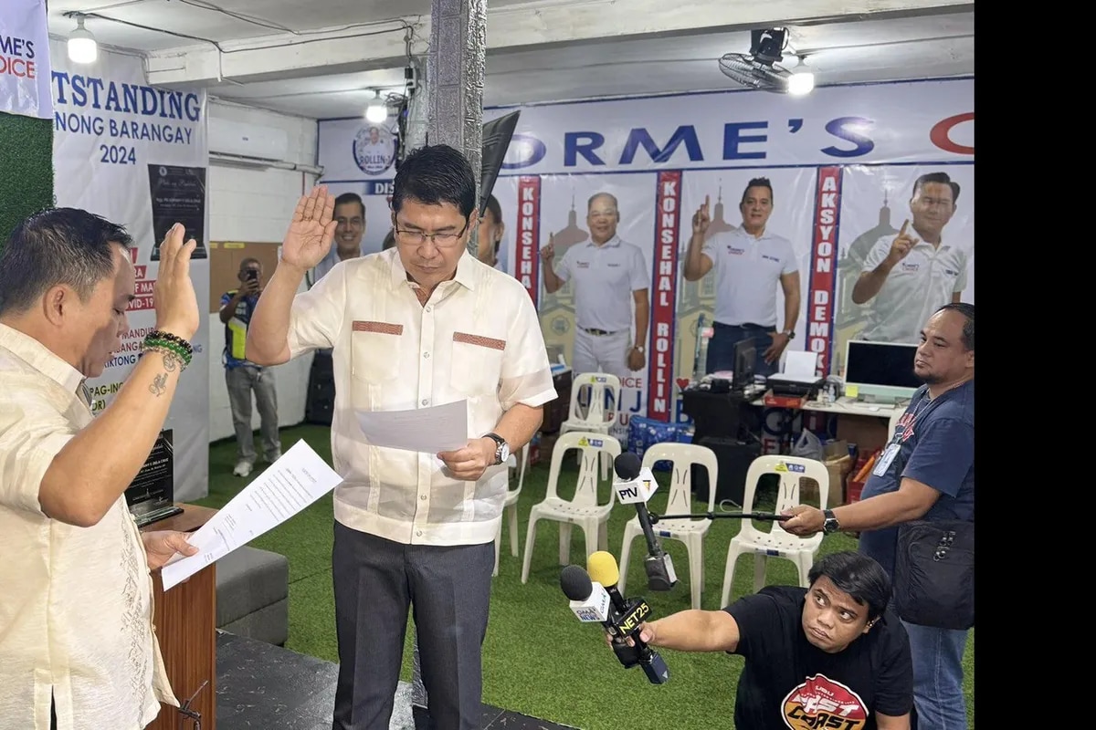 Erwin Tulfo takes oath of office before Manila barangay captain | ABS ... Erwin Tulfo takes oath of office before Manila barangay captain | ABS ...