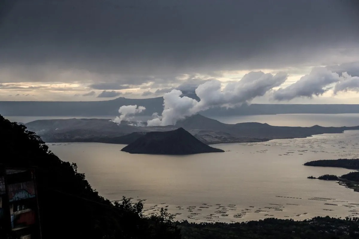Minor phreatic eruption recorded in Taal Volcano | ABS-CBN News