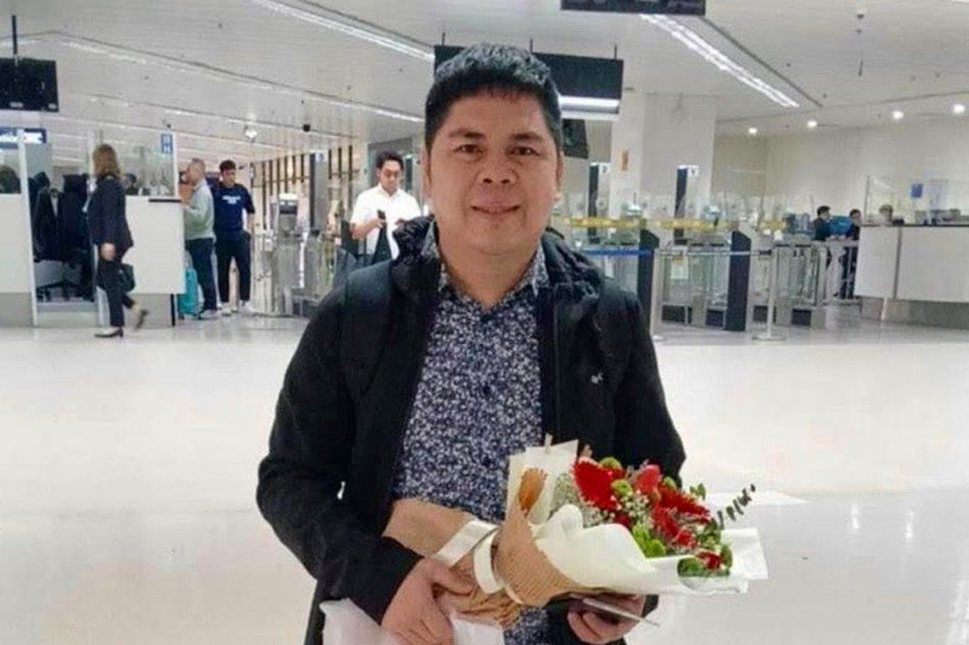 Filipino ship captain who led rescue of Pinoy seafarers gets hero's ...