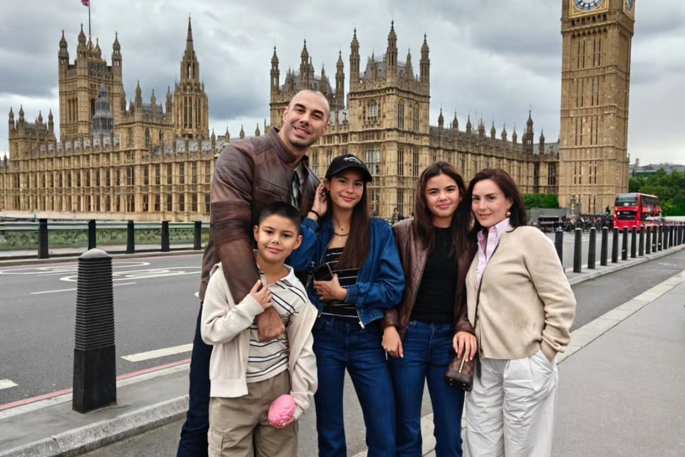 LOOK: Team Kramer’s summer vacation in London | ABS-CBN Entertainment