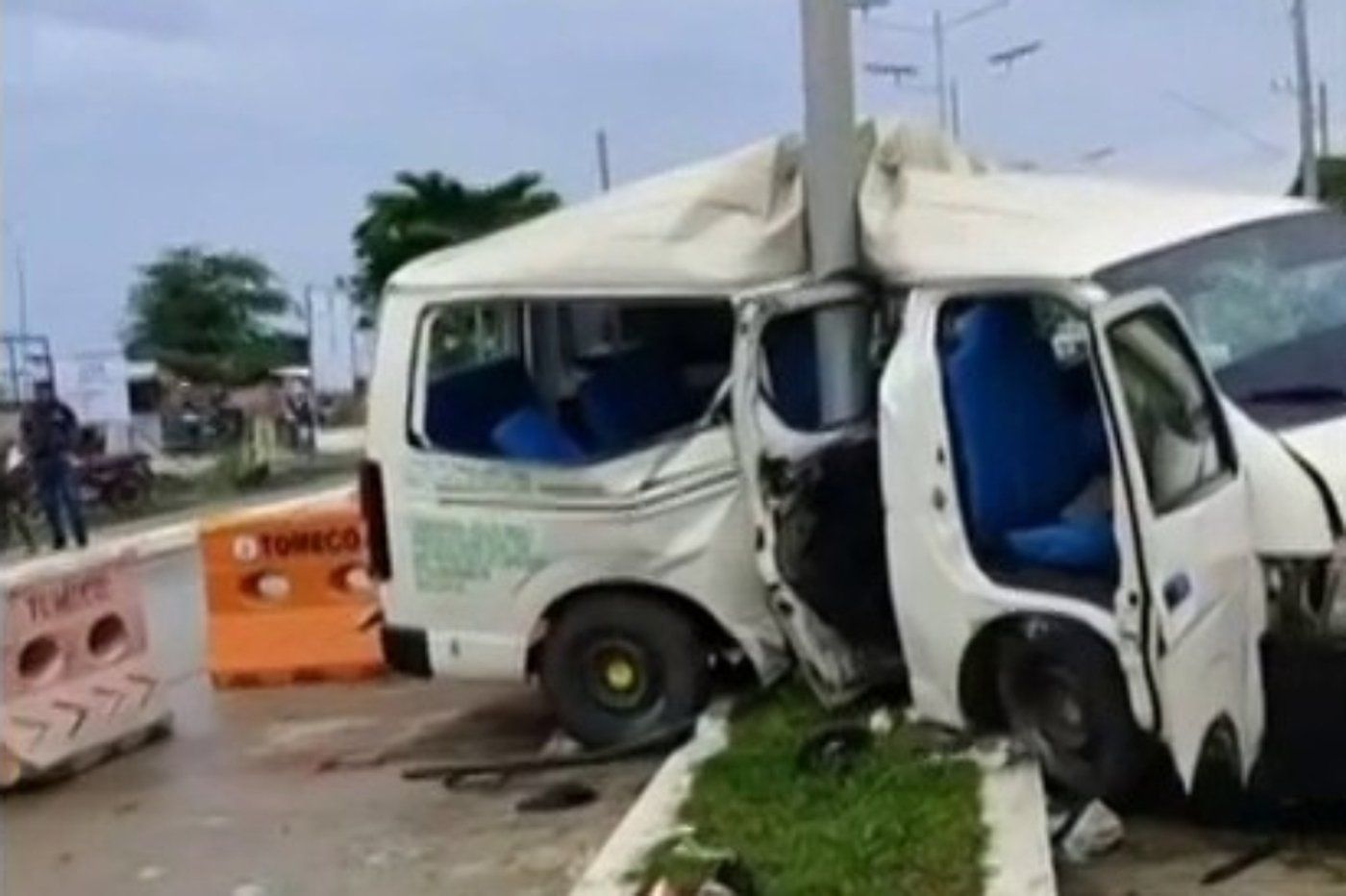 TV PATROL: Isa patay, ilan sugatan sa pagsalpok ng pampasaherong van sa ...