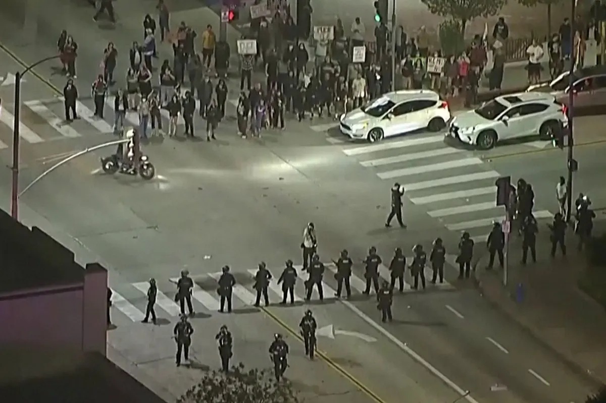 Los Angeles police make further arrests as protests continue for sixth ...