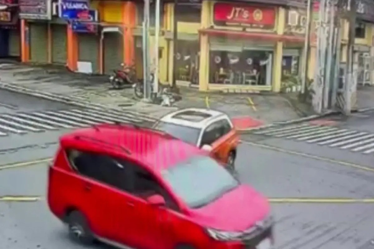 TV PATROL: SUV at MPV nagsalpukan sa intersection sa QC | ABS-CBN News