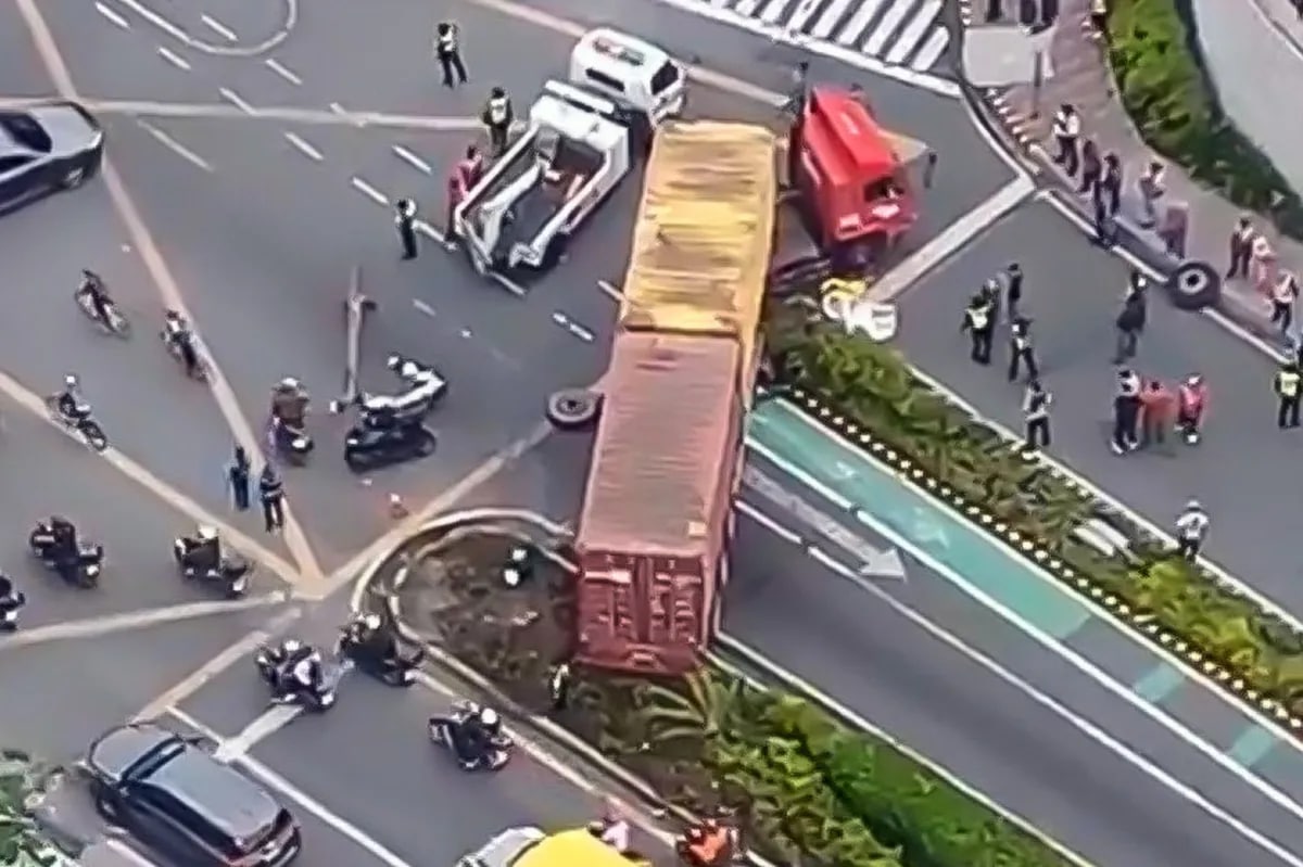 3 injured in road crash on C5 McKinley in Taguig | ABS-CBN News