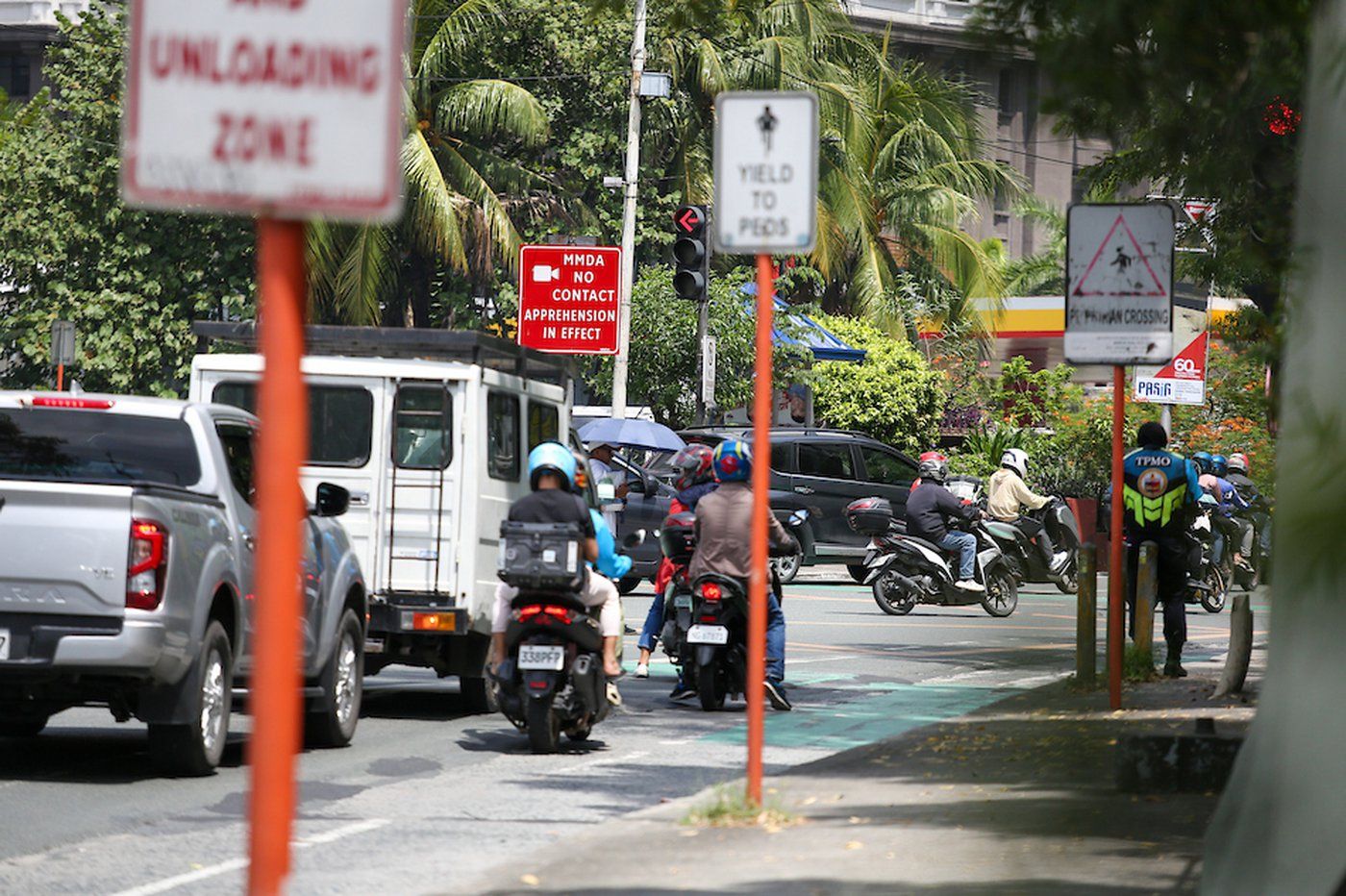 MMDA meets with motorcycle riders; eyes splitting bicycle lanes | ABS ...