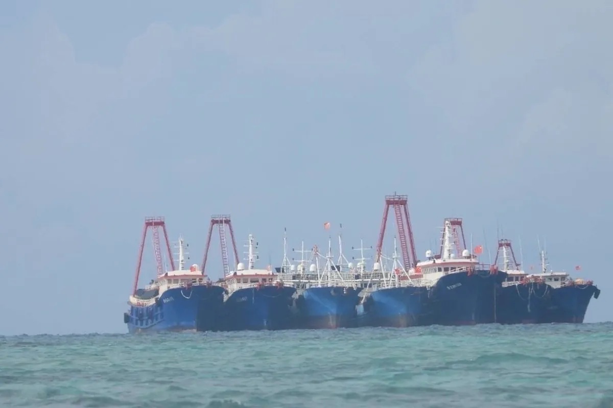 PH Coast Guard challenges Chinese ships ‘illegally swarming’ Rozul Reef ...