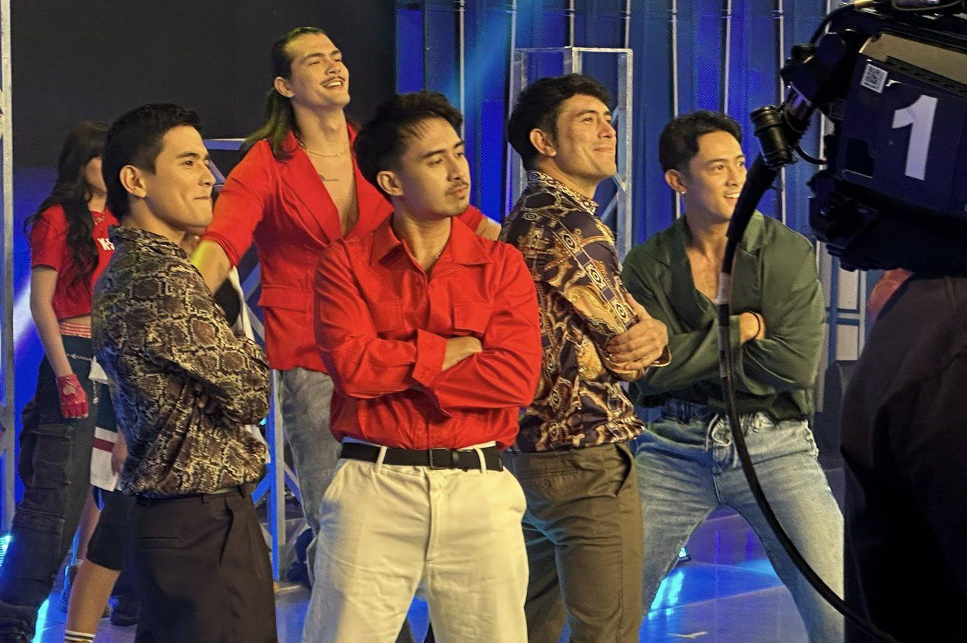 Gerald Anderson dances to 'Don Romantiko' in return to 'Showtime' | ABS-CBN Entertainment