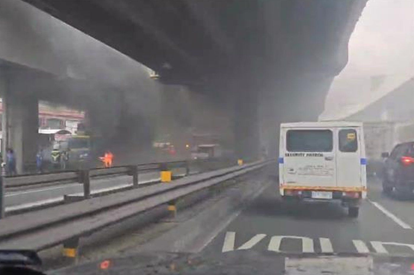 Truck, nagliyab sa northbound lane sa SLEX | ABS-CBN News