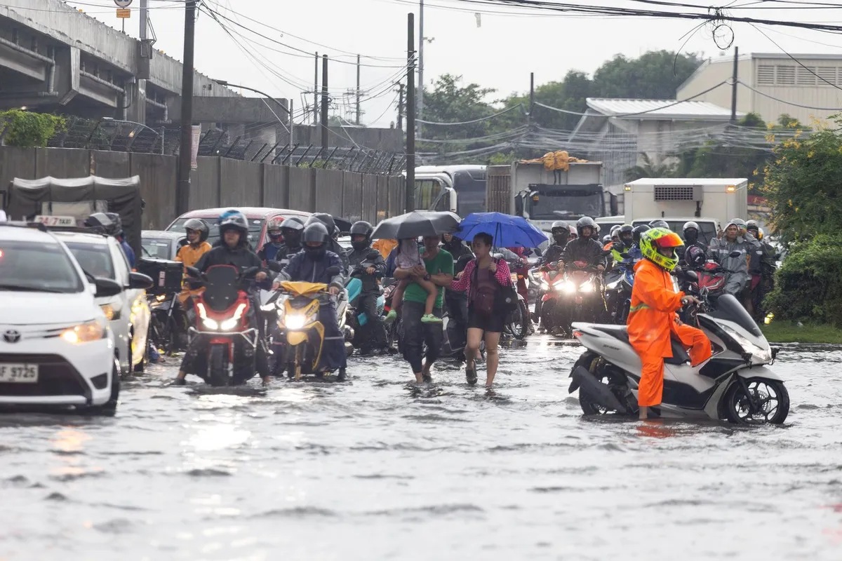 MMDA ramps up efforts to clean waterways amid rainy season | ABS-CBN News