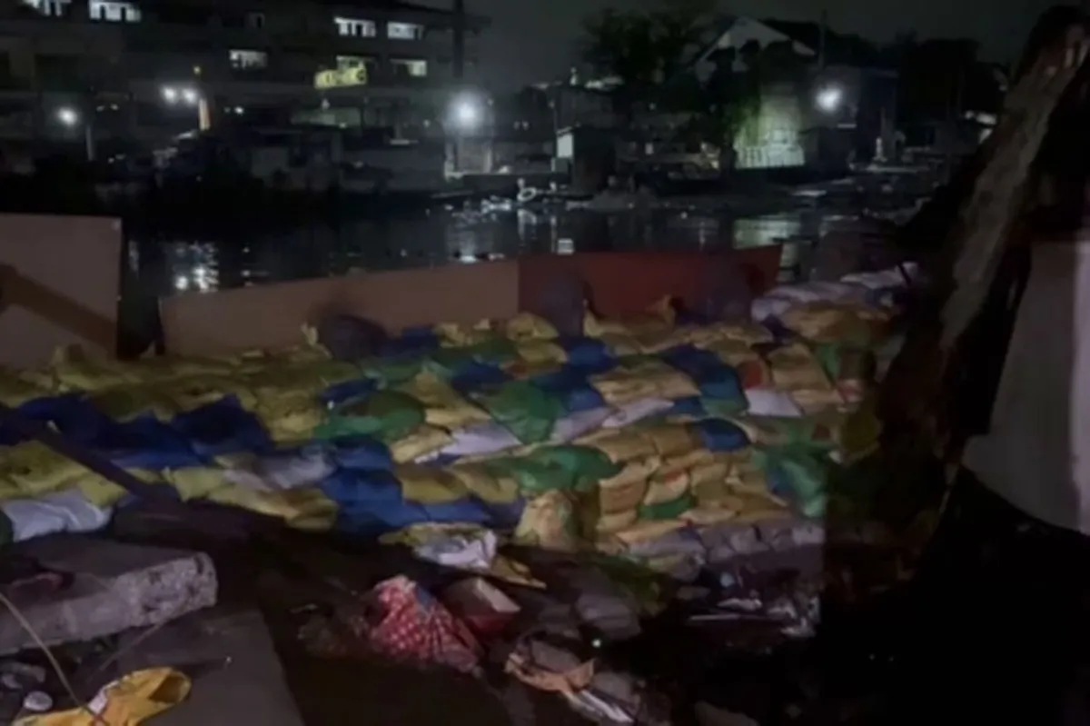 Navotas residents face aftermath of river wall collapse | ABS-CBN News