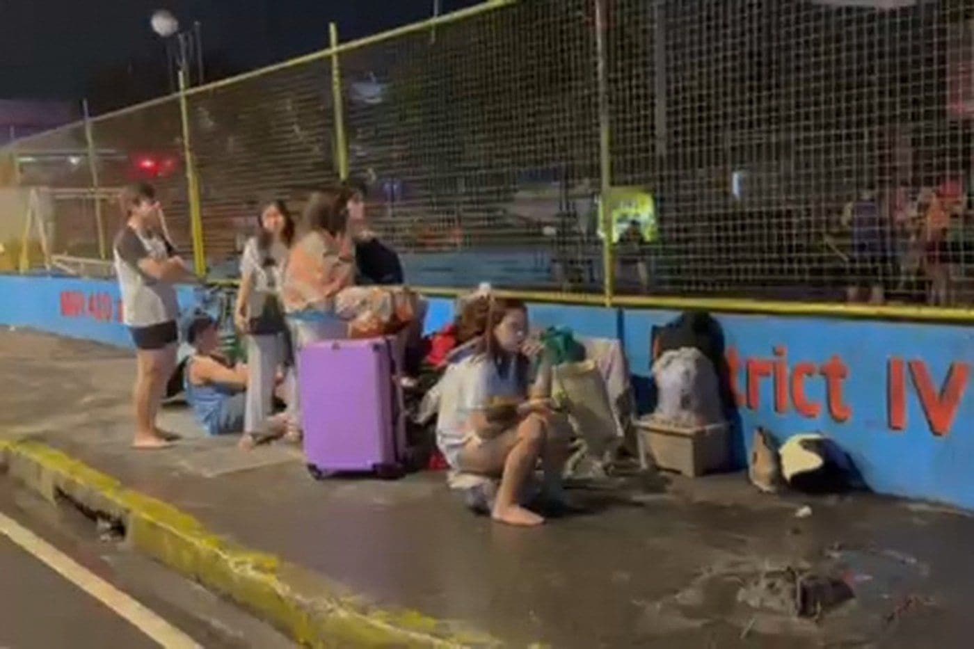 100 pamilya apektado sa sunog sa Sampaloc, Maynila | ABS-CBN News