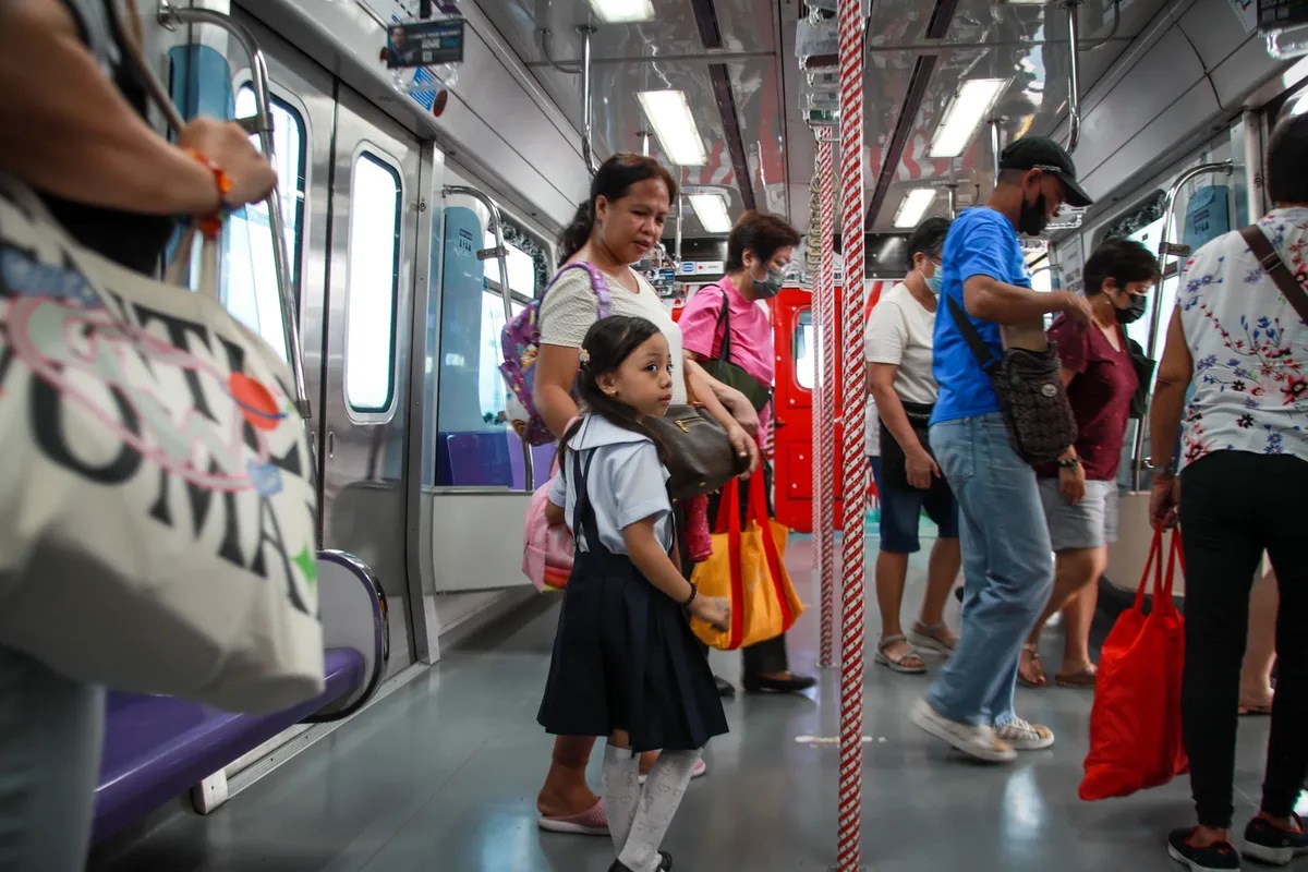 Student lanes in MRT-3, LRT-2 open | ABS-CBN News