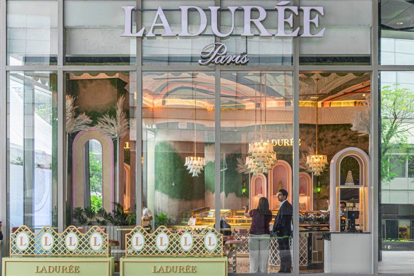 Bonjour, BGC! Ladurée’s Exquisite Flagship Salon Is Now Open | ABS-CBN ...