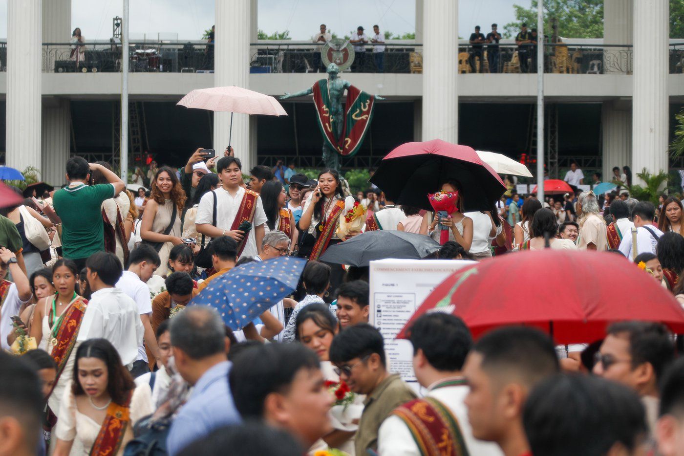 Over 5,000 graduates don 'sablays' in UP Diliman commencement exercises ...