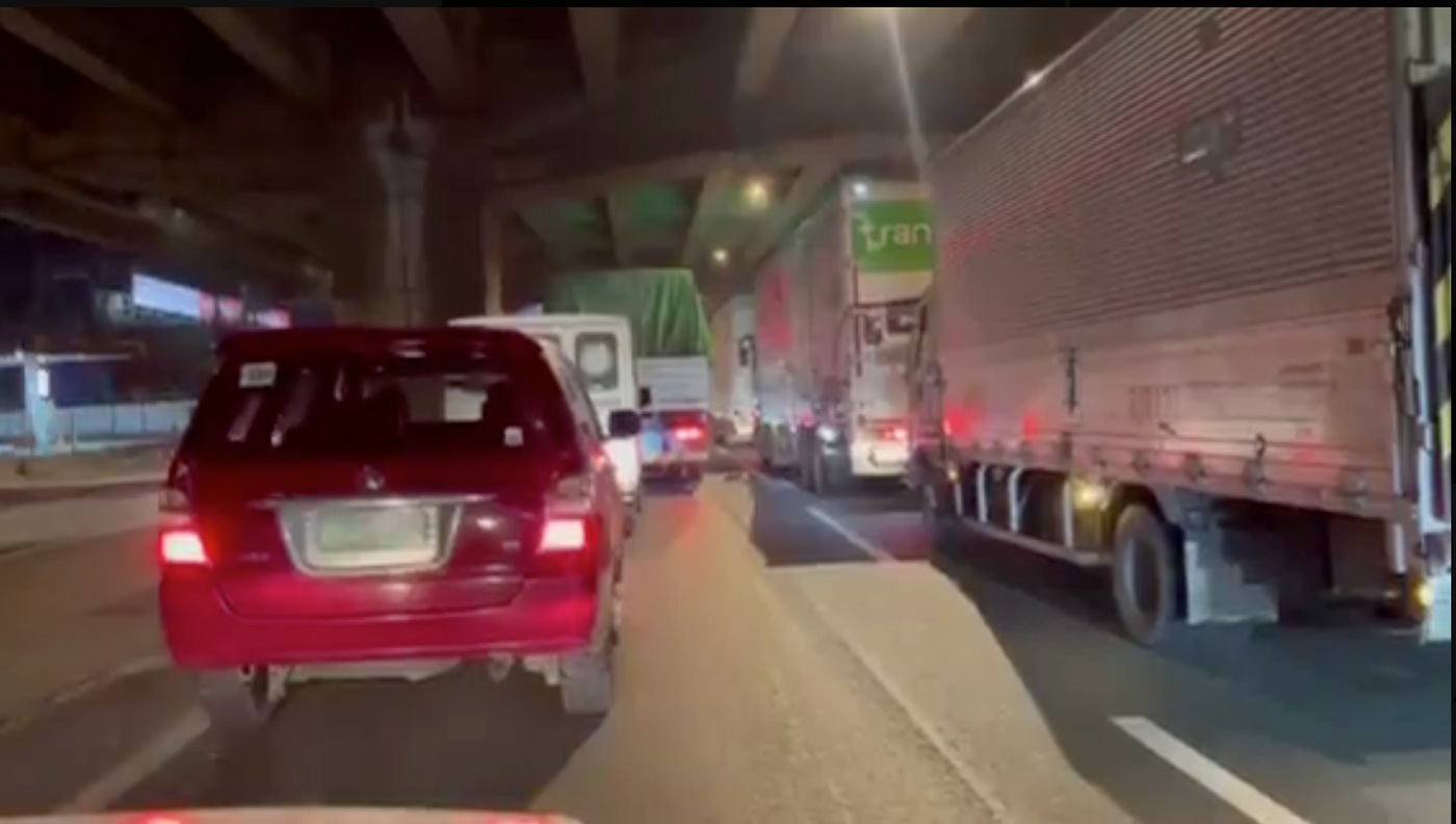 Heavy traffic on SLEX southbound lanes after heavy downpour | ABS-CBN News